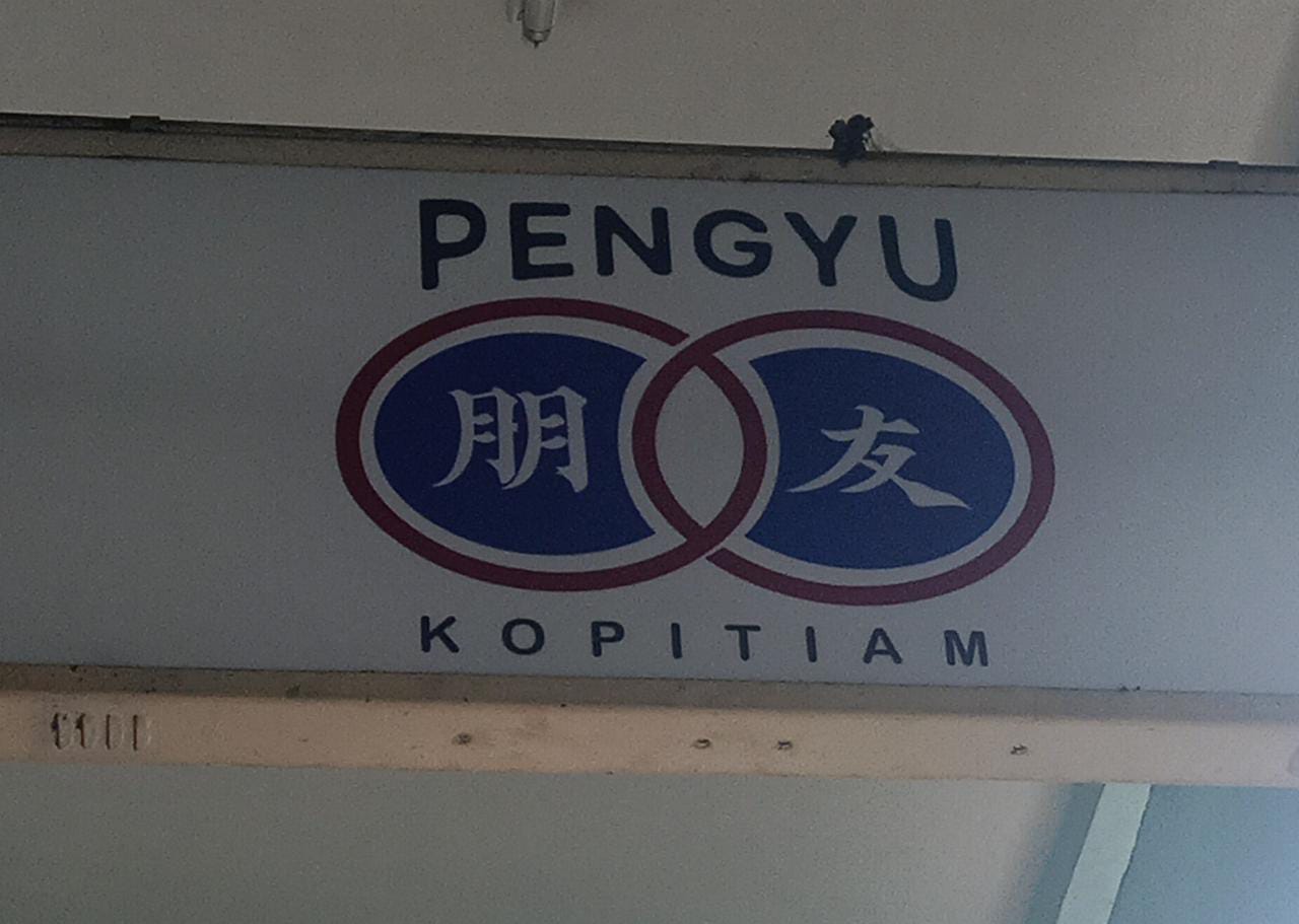 Menikmati racikan kopi melayu Pengyu di lorong pertokoan Kayutangan. - Malang Retro Vaganza